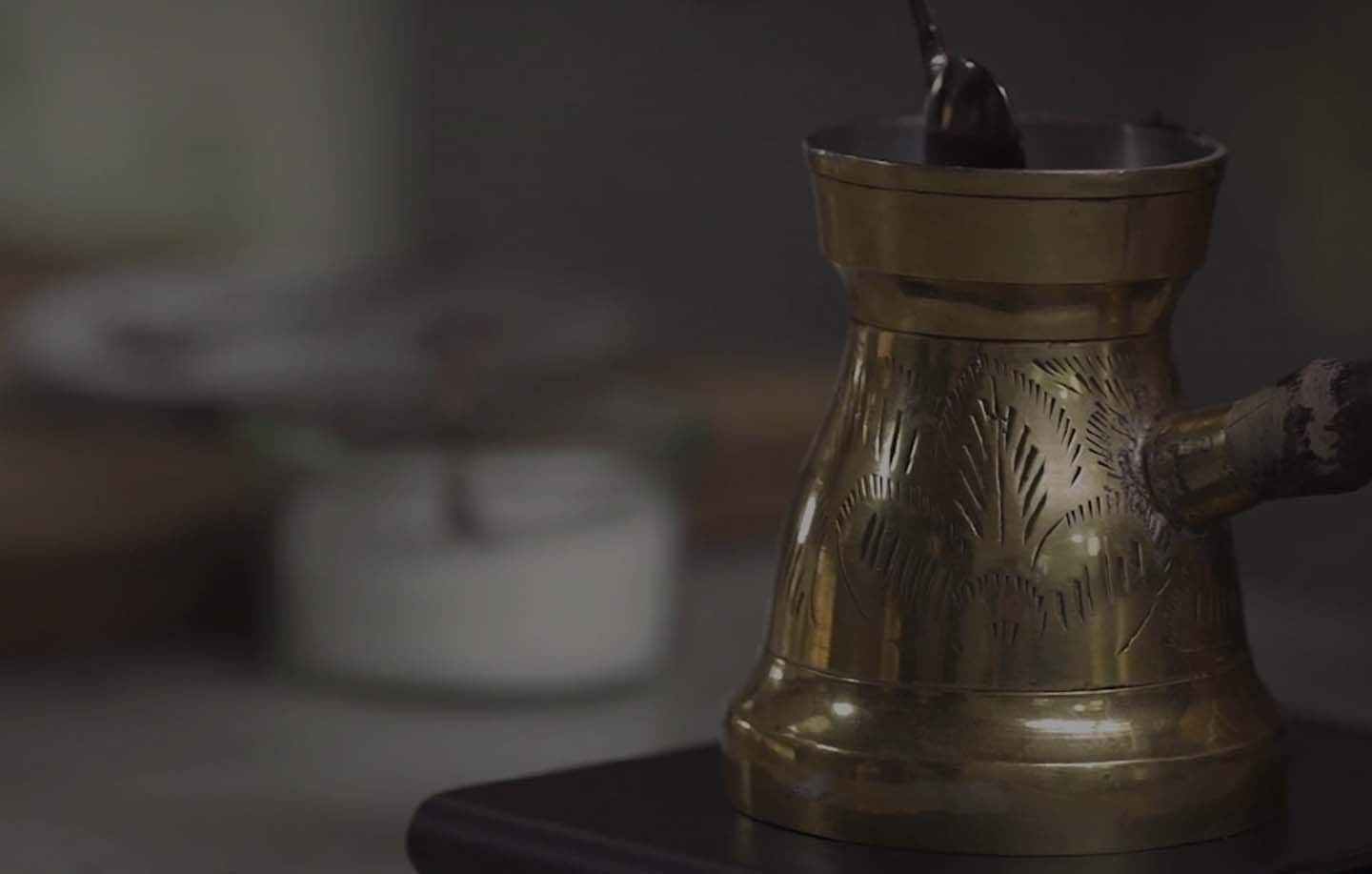 How to prepare a Turkish coffee with the cezve pot | Lavazza
