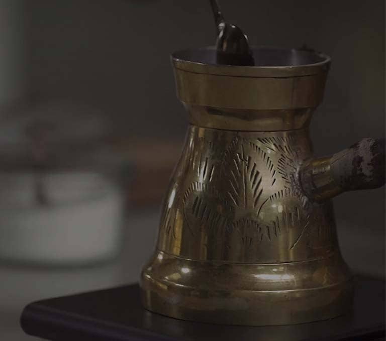 How to prepare a Turkish coffee with the cezve pot | Lavazza
