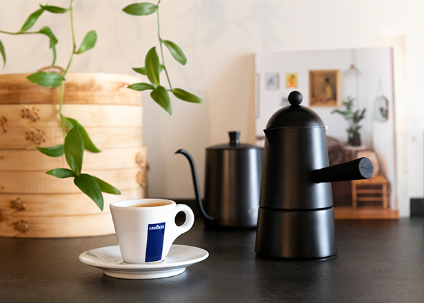 Carmencita Black Moka Pot | Lavazza